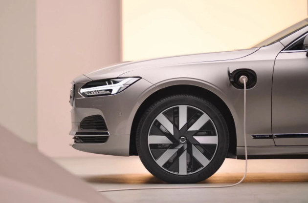 EX30 Battery Concerns Echo Earlier Volvo Recall Over LG Cell Defects ...
